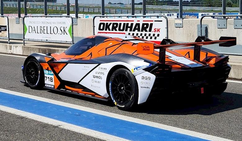 Nová sestava i možný boj s GT3. RTR projects odjíždí na Slovakiaring s ...